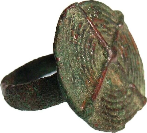 SIGNET RING: Rare finger ring with astrological decoration, Bronze Age ...