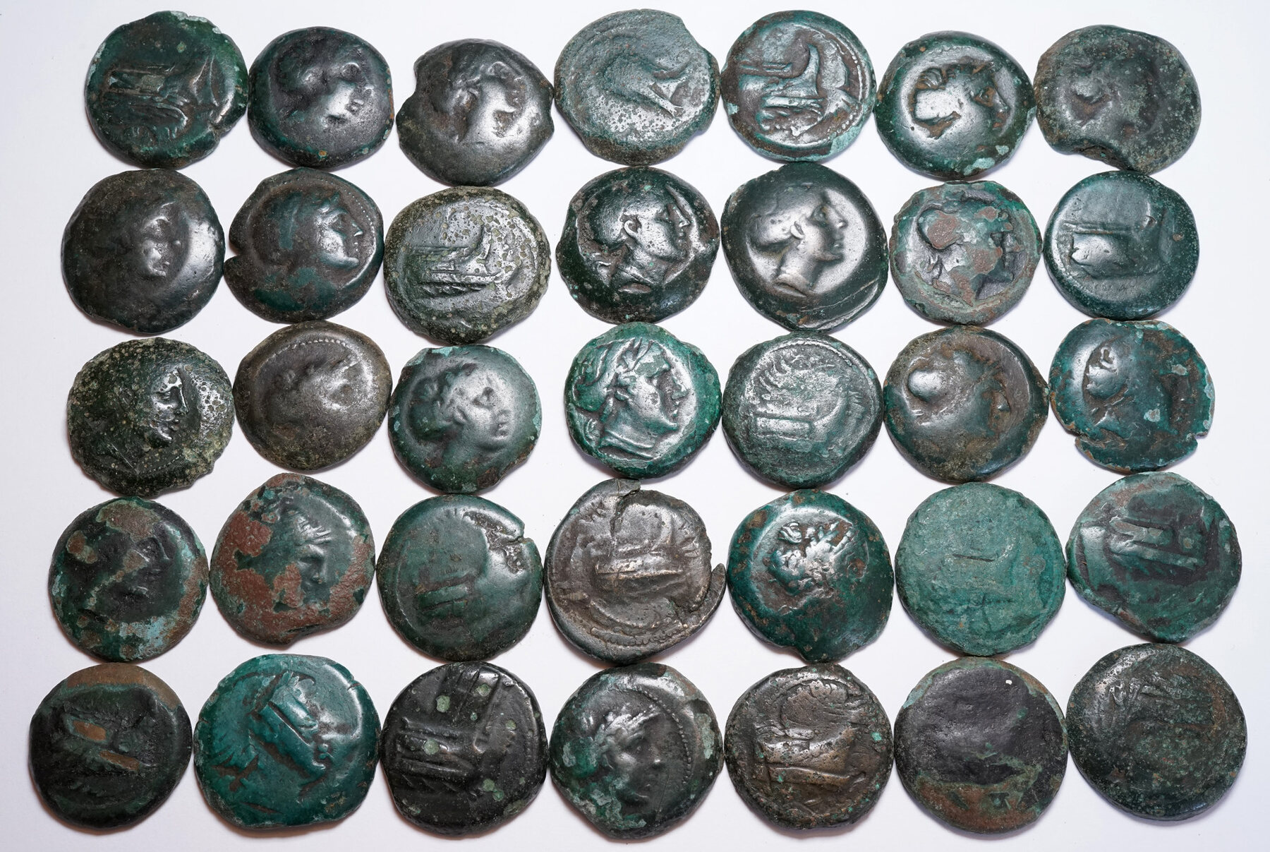 LOT 35 Stück. Mysien, Cyzicus (~250 BCE) AEs Kore Soteira / Dreibein ...